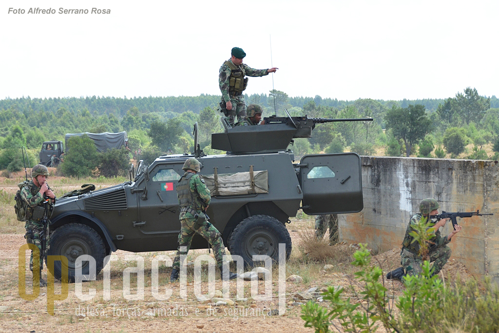 PÁRAS & PANDUR TREINAM PARA O KOSOVO | Operacional
